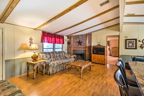 TV, lareira, DVD player