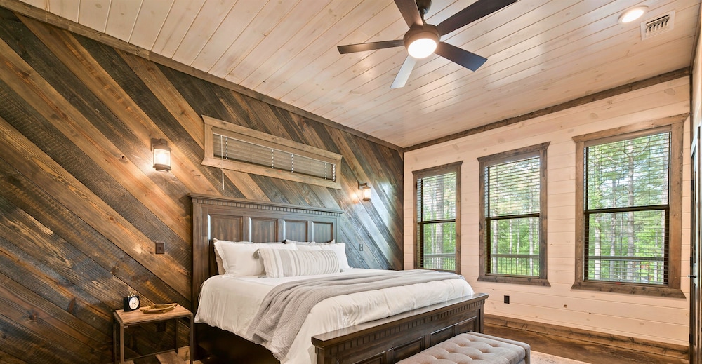 Pet-friendly Cabin W/hot Tub, Fire Pit & Game Room - Broken Bow, OK