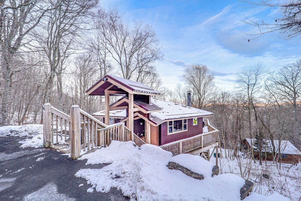 Beech Mountain Cabin W/ Deck: Half-mi To Skiing - Banner Elk, NC