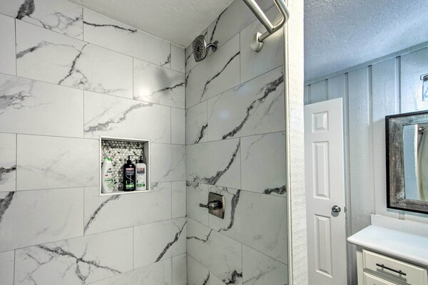 Brookeland Resort Cabin W/ Golf + Lake Access - Jasper, TX