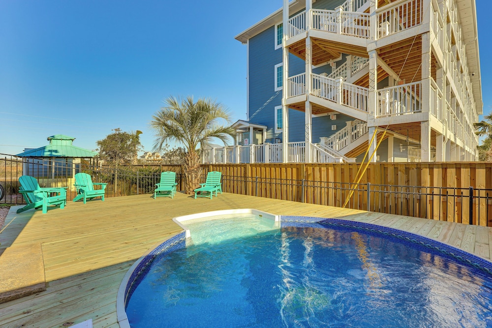 Chic Surf City Retreat W/ Pool < 1 Block To Beach! - Surf City, NC
