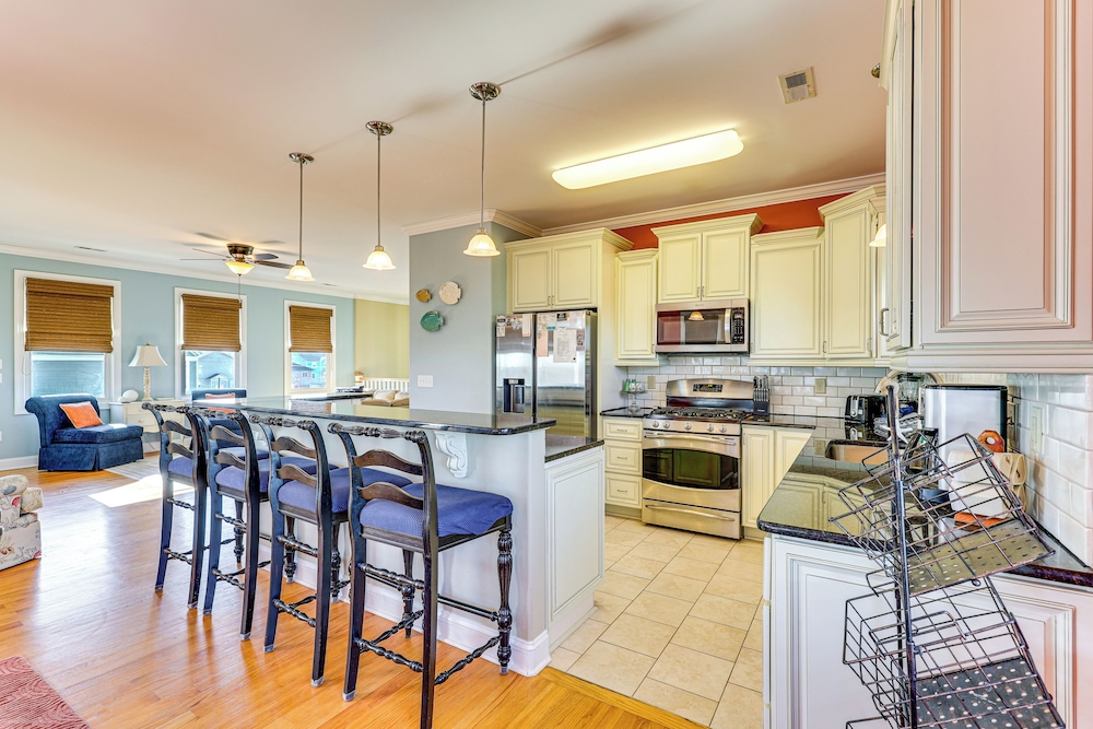 Chic Surf City Retreat W/ Pool < 1 Block To Beach! - Surf City, NC