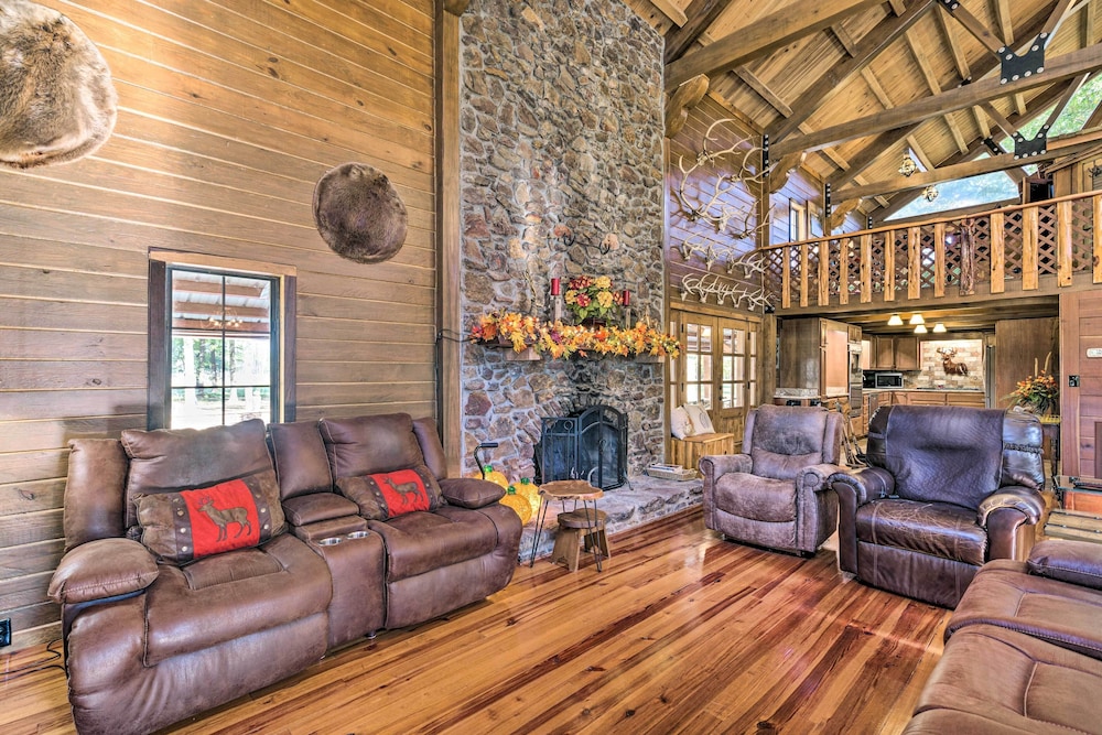 Countryside Cabin Retreat W/ Outdoor Kitchen! - Corinth, MS
