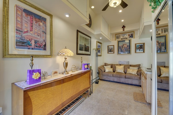 Cozy & Convenient Elmont Retreat W/ Patio! - Garden City, NY