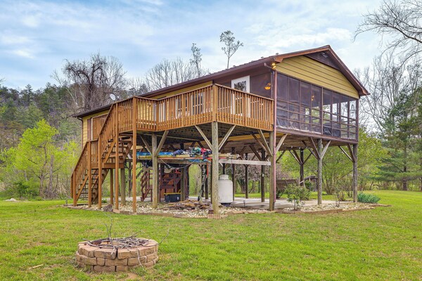 Fire Pit + Patio: Creekside Cabin In Eagle Rock! - Eagle Rock, VA