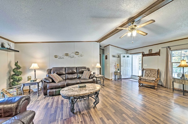 Haven In The Woods W/ 150 Acres, 2 Ponds - Illinois