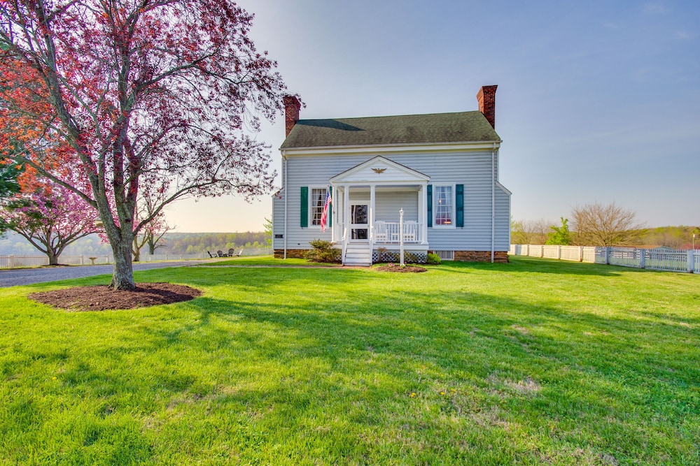 Idyllic Appomattox Home W/ Porch & Rocking Chairs! - Holliday Lake State Park, Appomattox