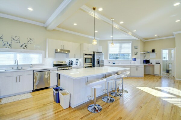 Luxe Federal Way Rental - Walk To The Water! - Seattle-Tacoma Airport (SEA)