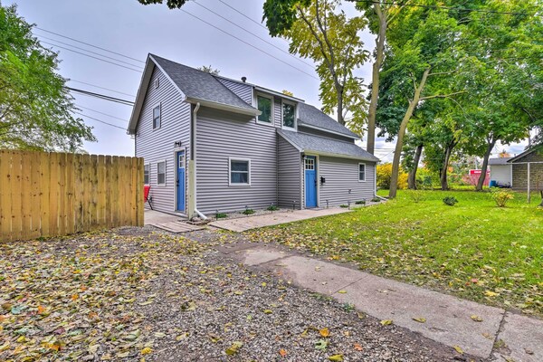 Centrally Located Mount Pleasant Retreat! - CMU, Mt Pleasant