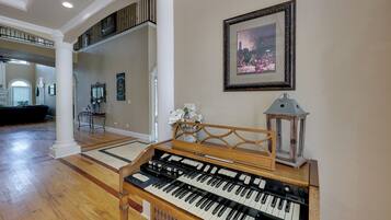 Casa (Multiple Bedrooms) | Parte interna