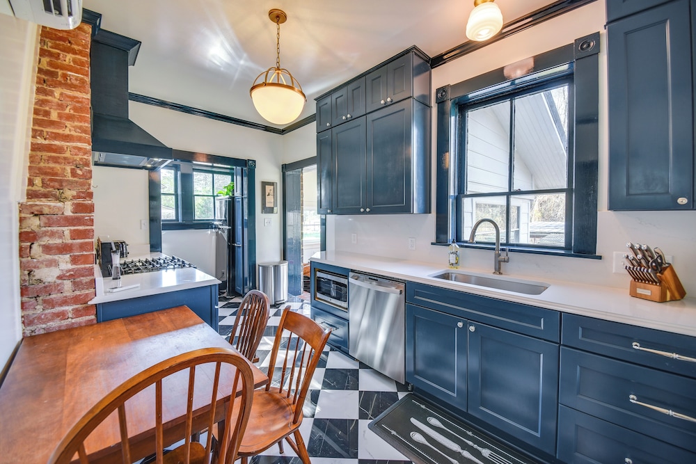 Radiant Gloucester House W/ Private Porch! - Gloucester, VA