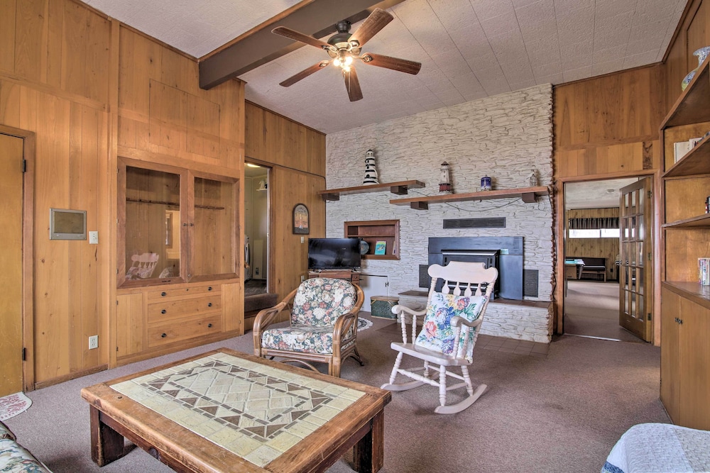 Rustic Lake Buchanan Hideaway W/ Game Room & Grill - Lake Buchanan, TX