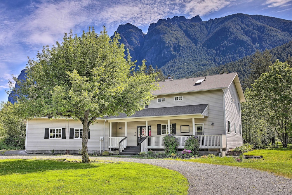Riverside North Bend Oasis: Stunning Mountain View - Snoqualmie, WA