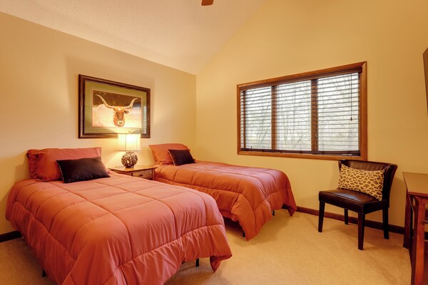 15 Mi To University Of Memphis: Getaway W/ Games - Wade Lake, Hernando