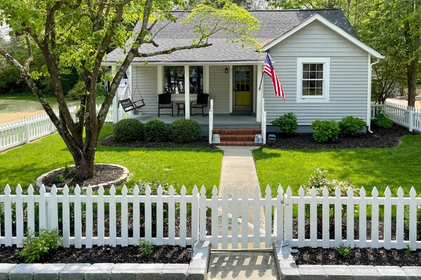 Urbanna Cottage W/ Private Yard & Water Views - Saluda, VA