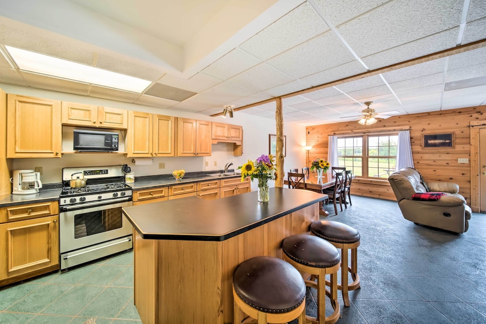 Rustic Keosauqua Gem: Fire Pit & Lake Sugema Views - Lacey Keosauqua State Park, Keosauqua