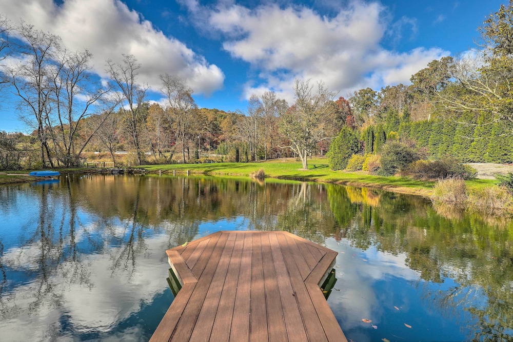 Stunning Fletcher Home: Hot Tub + Fire Pit! - Asheville