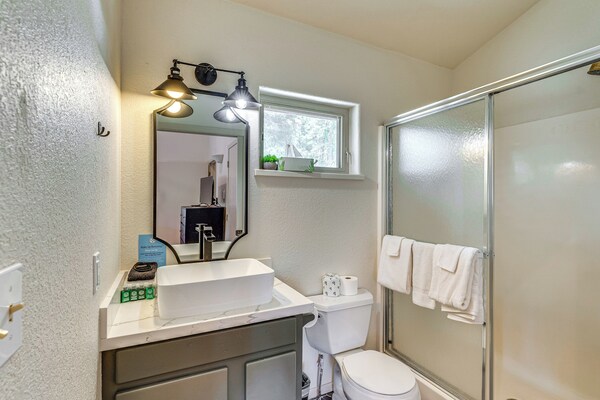 Stylish, Serene Angel Fire Cabin W/ Hot Tub! - New Mexico