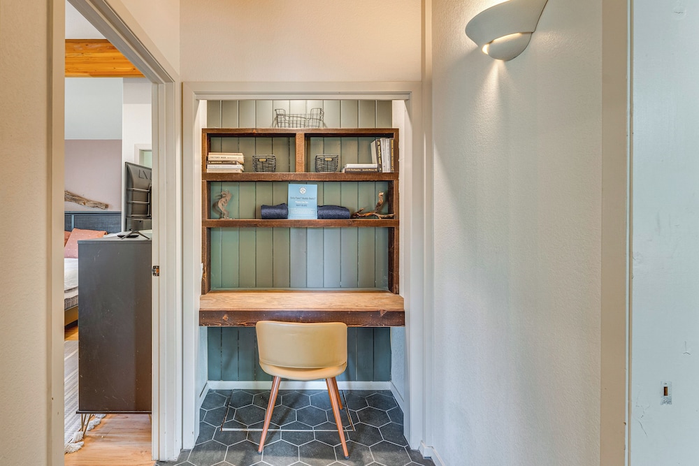 Stylish, Serene Angel Fire Cabin W/ Hot Tub! - Angel Fire, NM