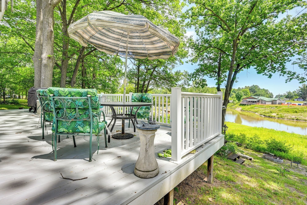 Waterfront Gladwin Home W/ Deck + Fire Pit! - Gladwin