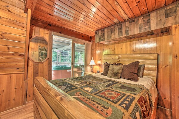A-frame Gatlinburg Cabin W/ Deck & Private Hot Tub - Gatlinburg