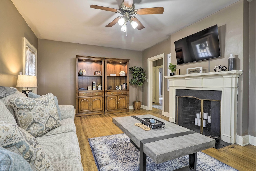 Chic & Cozy Greensboro Home, 2 Mi To Dtwn! - Greensboro, NC