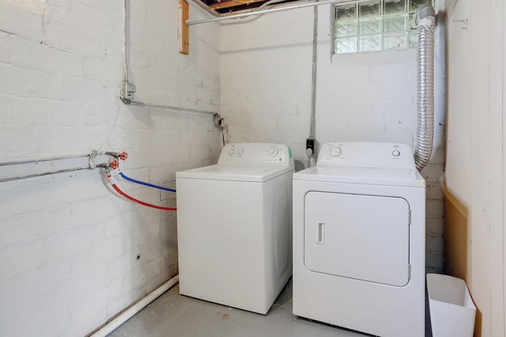 Chic Home W/ Deck, Walk To Lake Erie! - Ohio (State)