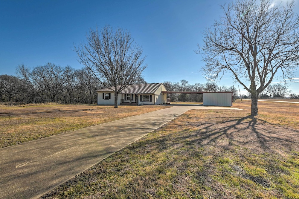 Charming Palmer Family Home On 5 Acres! - Palmer, TX
