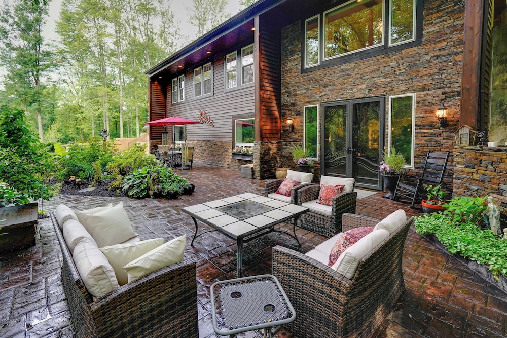 Large Family Home W/ Patios, Gas Grill + Fire Pit! - Delaware State Park, Delaware