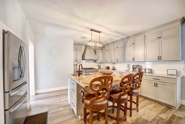 Game Room + Large Backyard: Afton Home! - Disney, OK