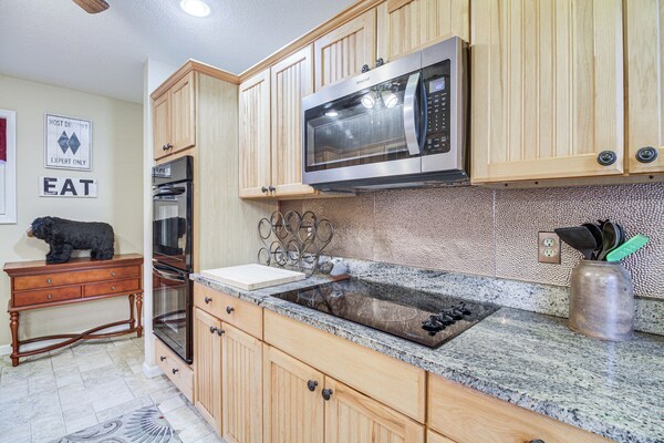 Resort Home On Mountain Golf Course W/ Deck & View - Massanutten, VA