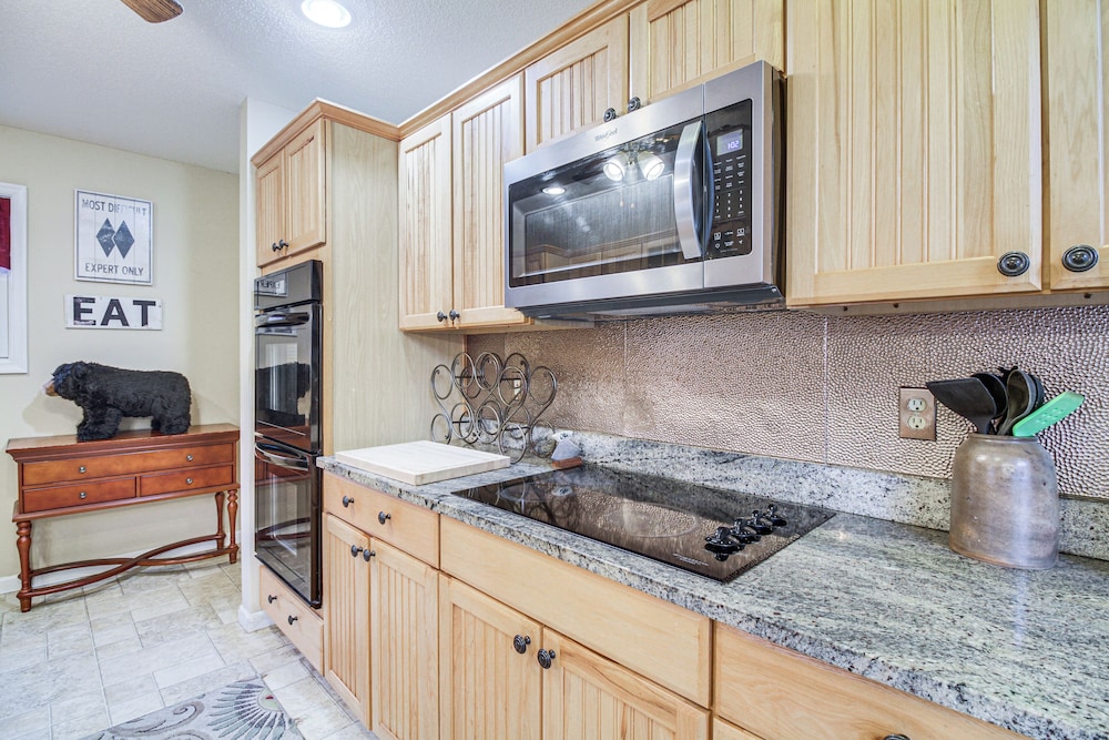 Resort Home On Mountain Golf Course W/ Deck & View - Harrisonburg, VA