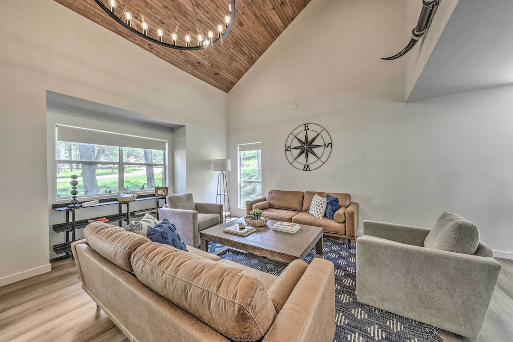 Central Ruidoso Retreat W/ Deck & Game Room! - Ruidoso, NM