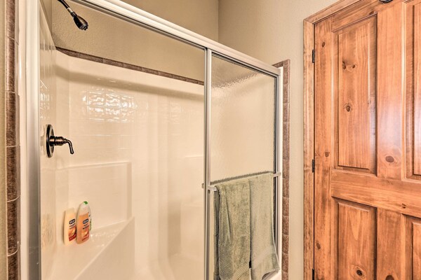 Rustic Escape W/ Deck, Hot Tub & Mountain Views - Swan Valley, ID