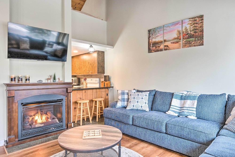 Mtn-view Escape W/ Deck: 1 Mi To Ski Resort! - New Hampshire