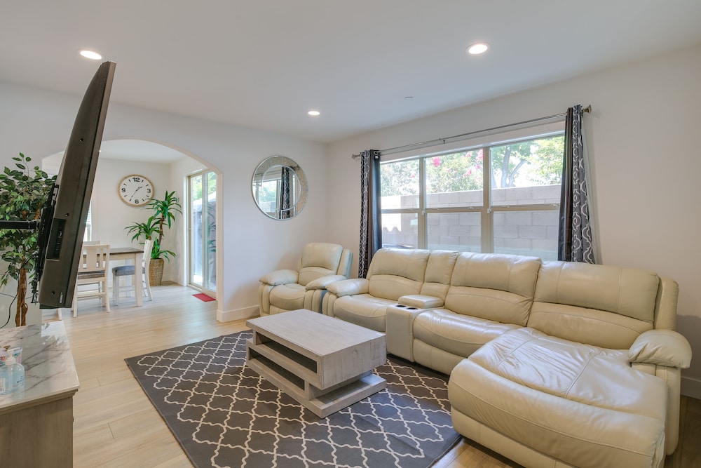 Pet-friendly Paramount Home, 16 Mi To Los Angeles! - Cypress, CA