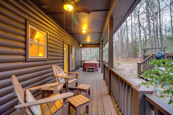 Mossy Rock Retreat: Cabin Near Desoto Park!, Mentone: Hotel Reviews ...