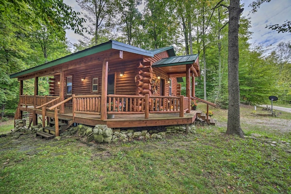 Updated Manistique Log Cabin, Yard & Fire Pit - Palms Book State Park, Manistique