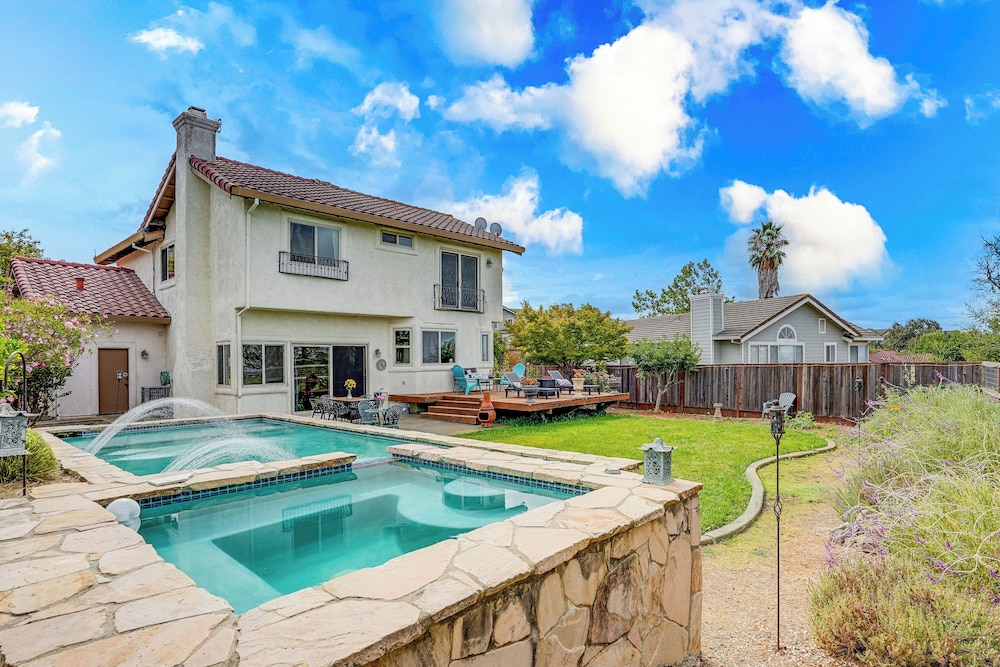 Wine Country Gateway W/ Views Btwn Napa & Sf - Vallejo, CA