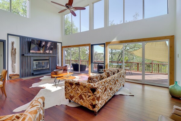 Waterfront Lake Travis Luxury Home W/ Large Deck! - Spicewood, TX