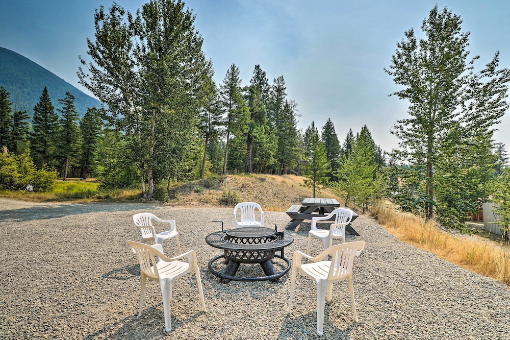 Wilderness Glamping: Eureka Tiny Home W/ Hot Tub! - Eureka, MT