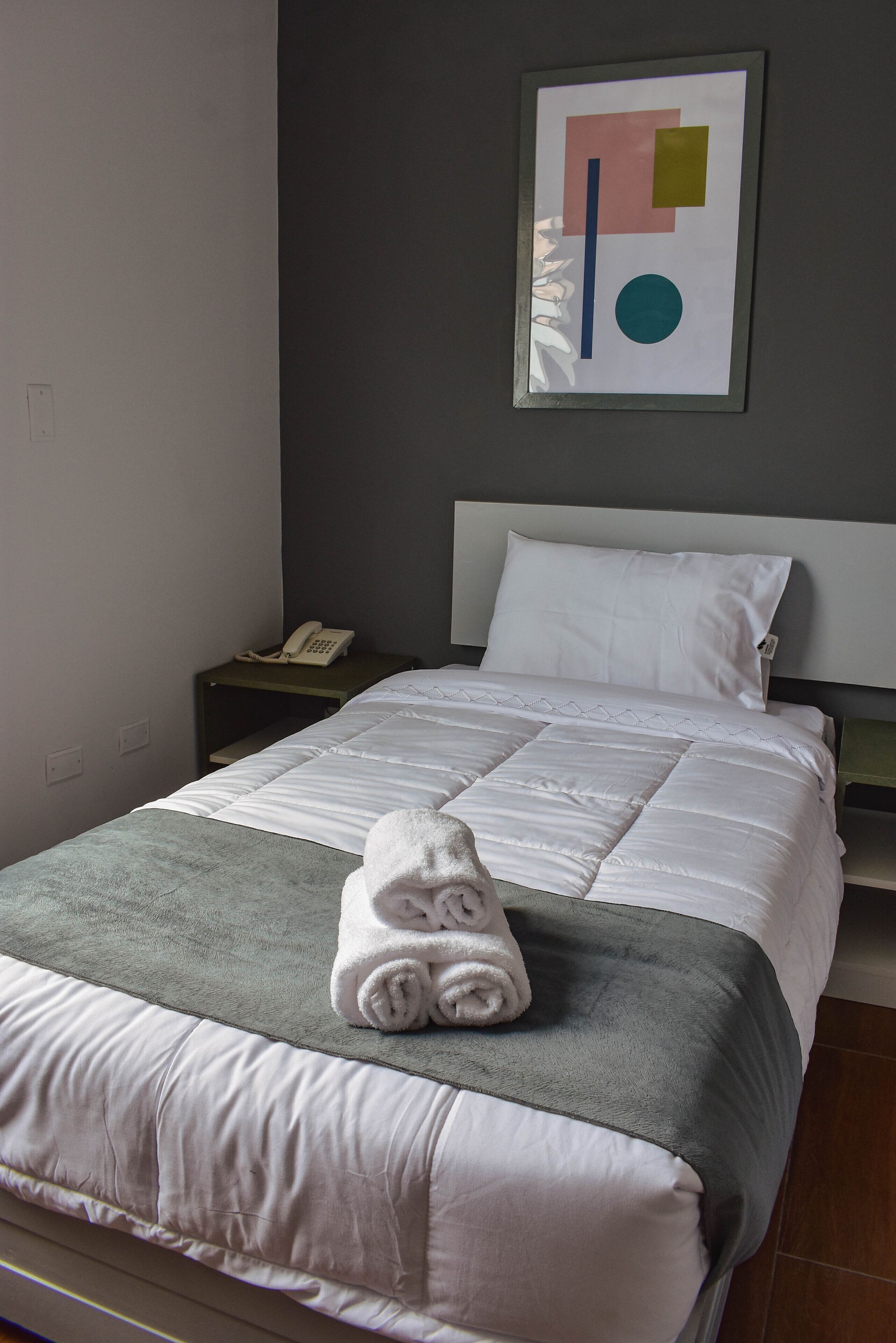 Edredões de penas, camas de colchão Select Comfort, cofre no quarto 