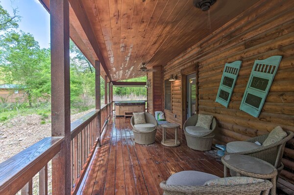 Cabin W/ Hot Tub - Near Broken Bow Lake & Hiking! - Broken Bow, OK