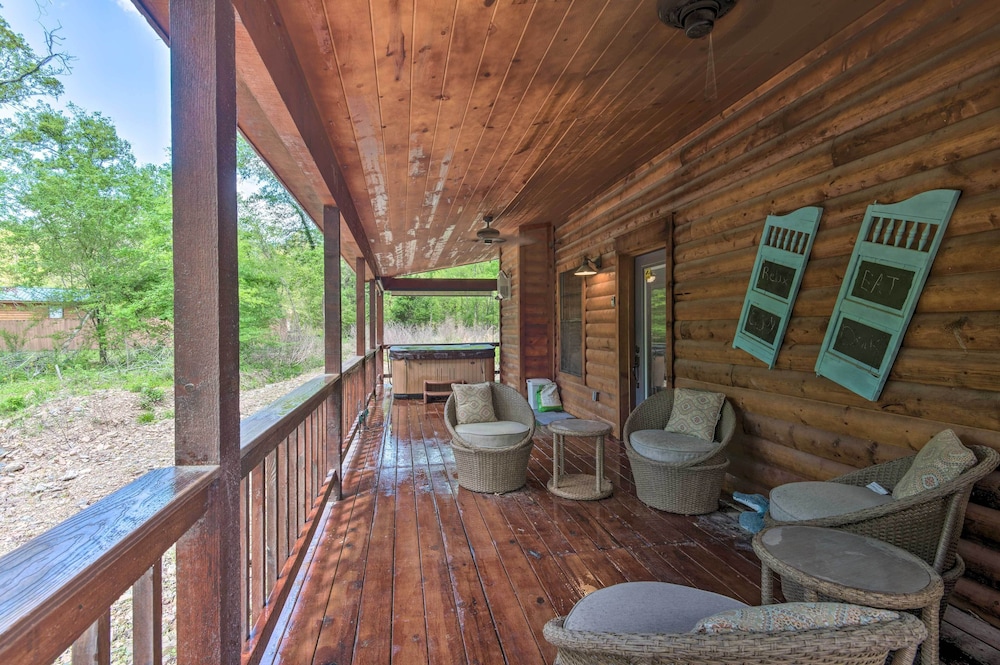 Cabin W/ Hot Tub - Near Broken Bow Lake & Hiking! - Broken Bow, OK