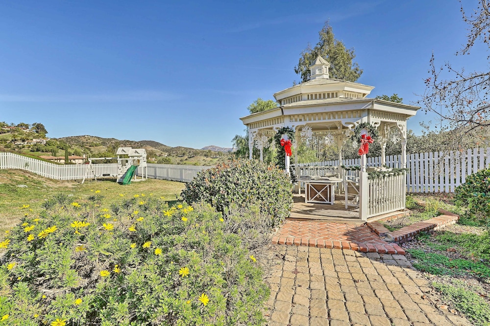 Garden, Gazebo & Fire Pit: Fallbrook Home! - Fallbrook, CA