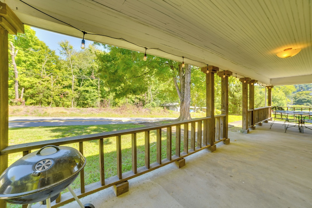 Classic Stewart Home ~ 2 Mi To Boat Launch! - Kentucky Lake