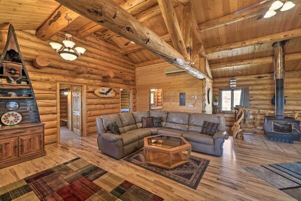 Exquisite Log Home With Lander Valley Views! - Lander, WY