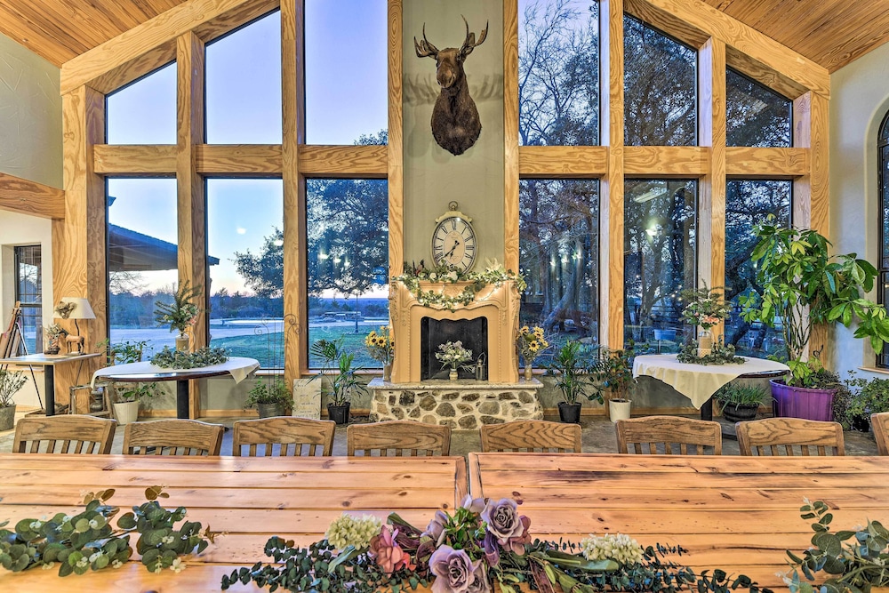 Banquet Hall & Pool: Expansive Forestburg Ranch! - Cottonwood Lake, Alvord