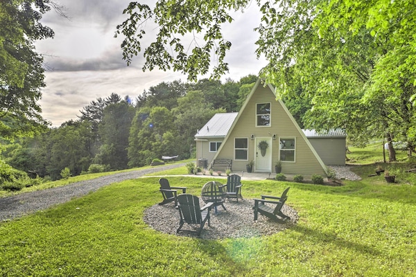 A-frame Cabin W/ Hot Tub: 5 Mi To Waterford! - Grafton Lakes State Park, Grafton