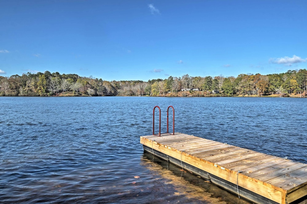 Lakefront Delta Cottage W/ Views, Canoe & Dock! - Cheaha State Park, Delta